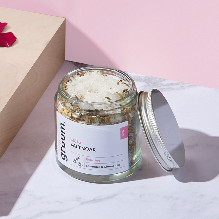 The great 8 physical & mental health benefits of bath salts - grüum